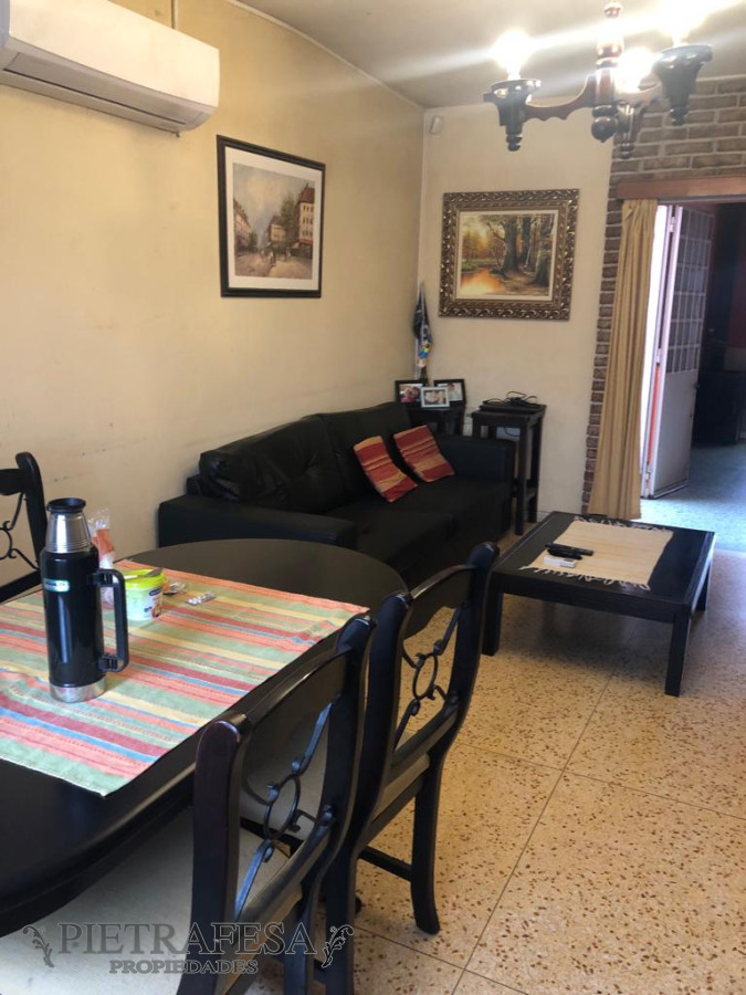 Casa ID.7249 - Casa en venta, 3 dormitorios, 2 baños, fondo, barbacoa y cochera- Teniente Galvan ...