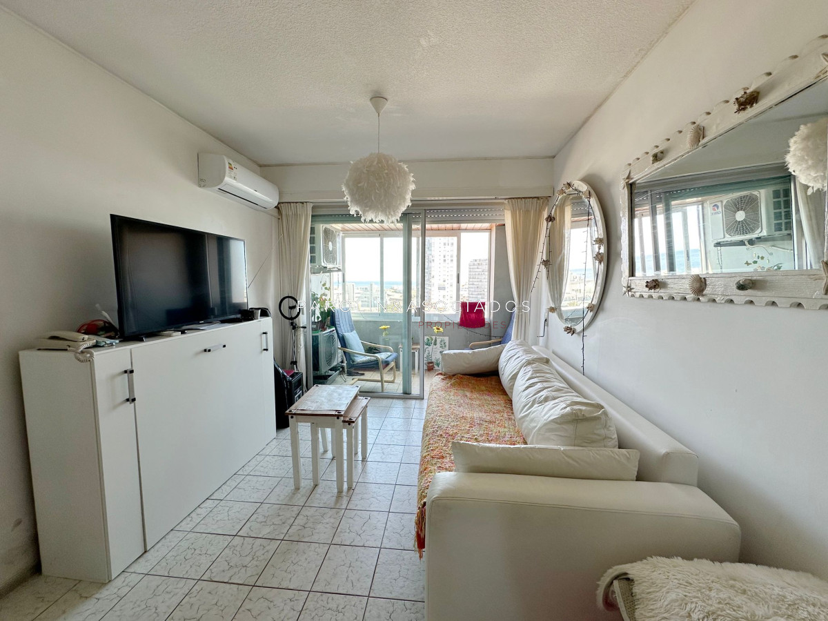 Apartamento ID.10305 - Apartamento de 1 dormitorio en venta en edificio Van Gogh, Punta del Este
