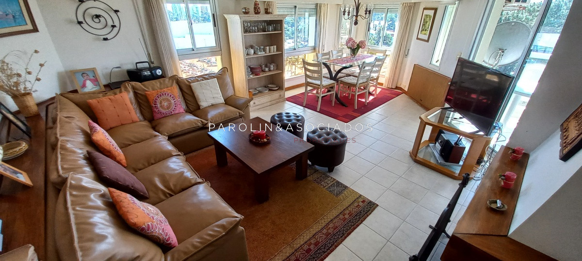 Apartamento ID.9641 - Av. Roosevelt - 2 dormitorios con parrillero y ...