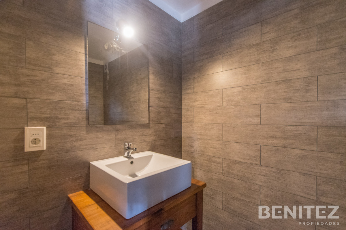 Benitez Propiedades Casa ID.9638 - Chalet en dos plantas sobre Av ...