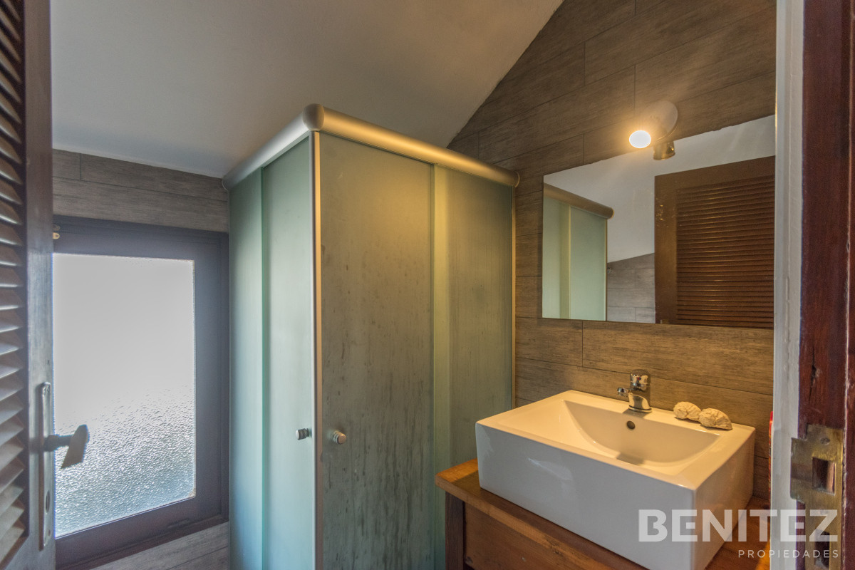 Benitez Propiedades Casa ID.9638 - Chalet en dos plantas sobre Av ...