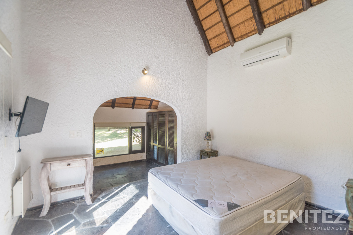 Benitez Propiedades Casa ID.9638 - Chalet en dos plantas sobre Av ...