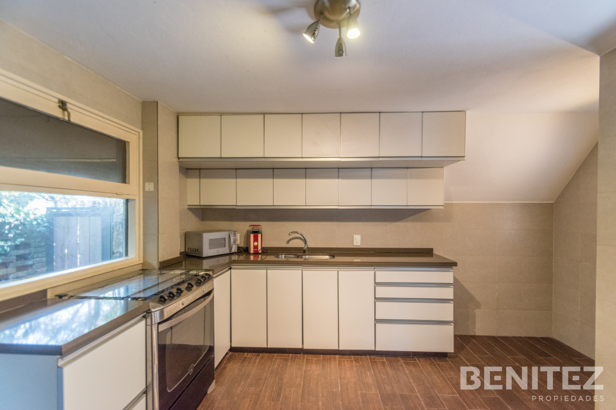 Benitez Propiedades Casa ID.9638 - Chalet en dos plantas sobre Av ...