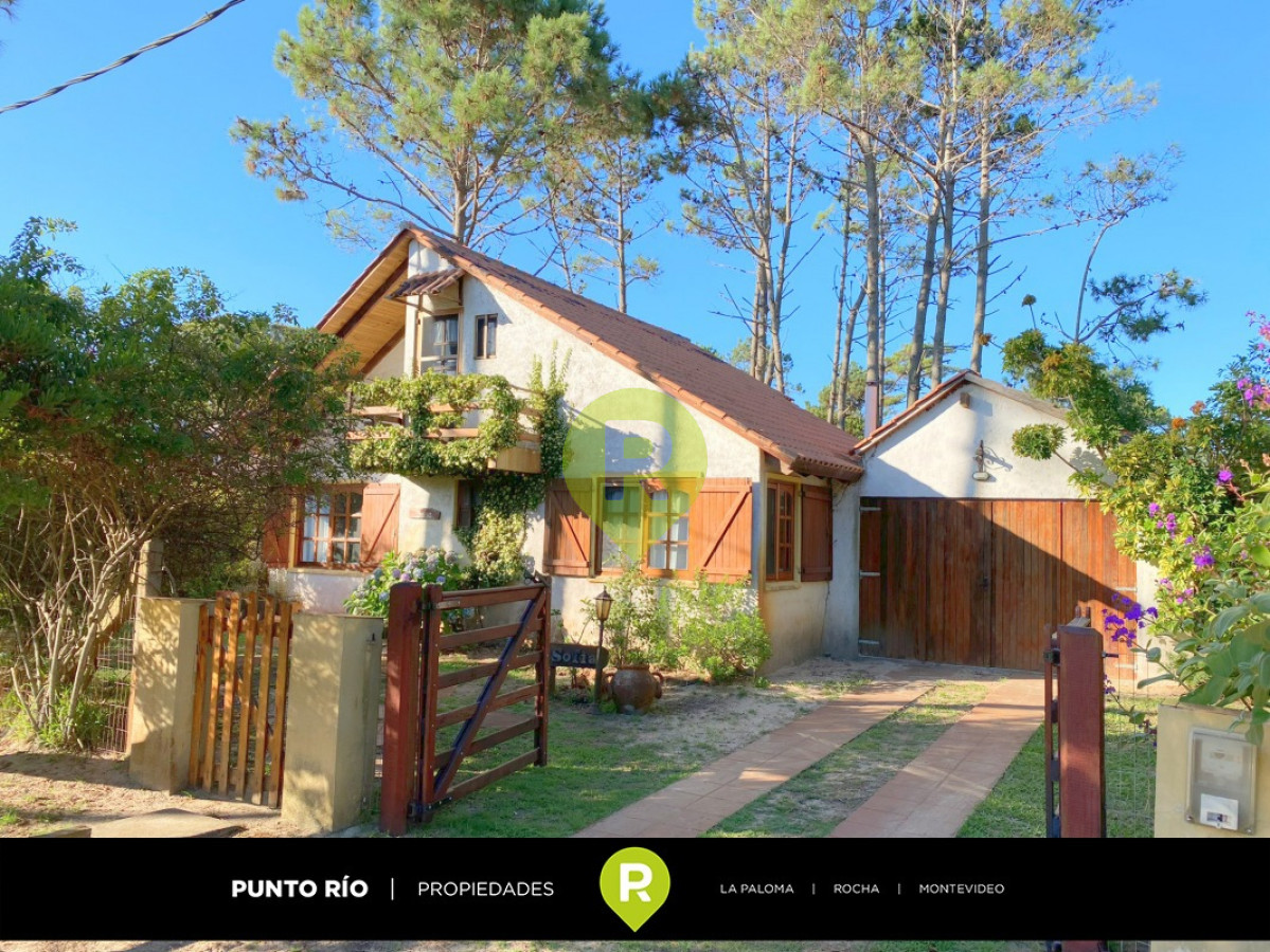 Casa ID.1128 - Ubicada en barrio Country en una zona arbolada y de ...