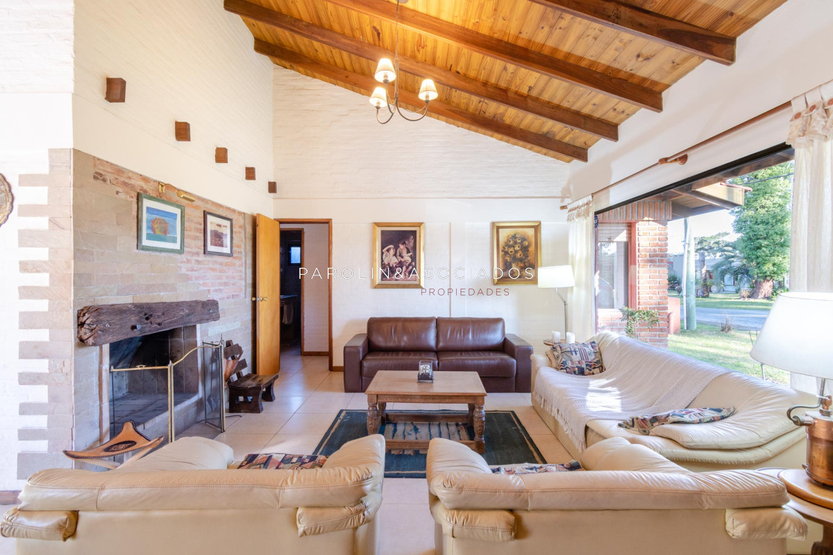 Casa ID.9489 - Muy linda casa en Venta en Playa Mansa + Punta del Este cuatro dormitorios