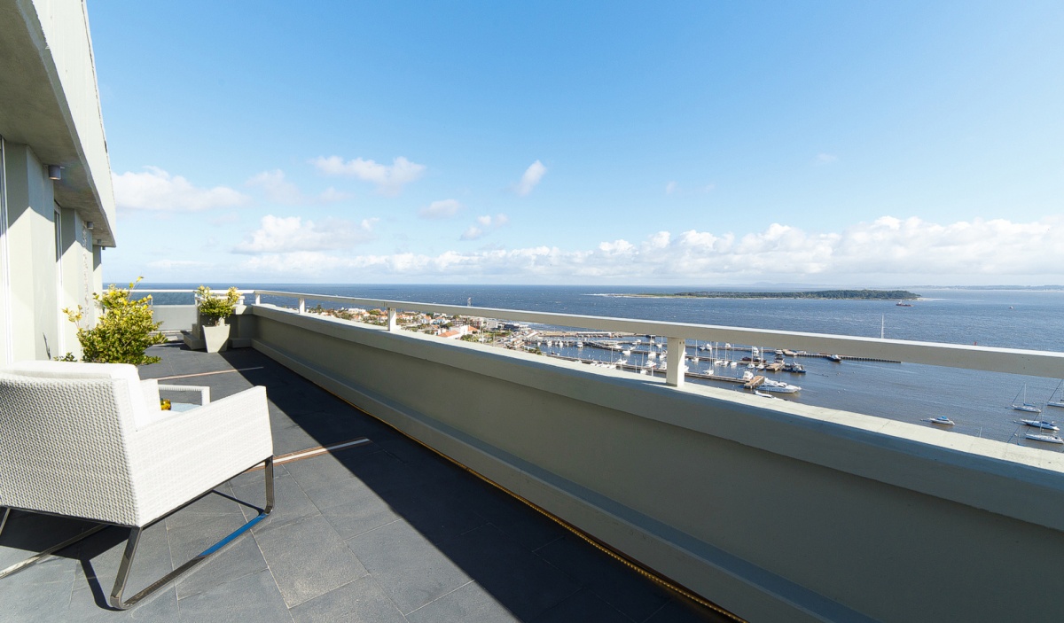 Departamento ID.411/PH-totalmente-reciclado.-Edificio-El-Monarca.-A-metros-del-puerto-Punta-del ...